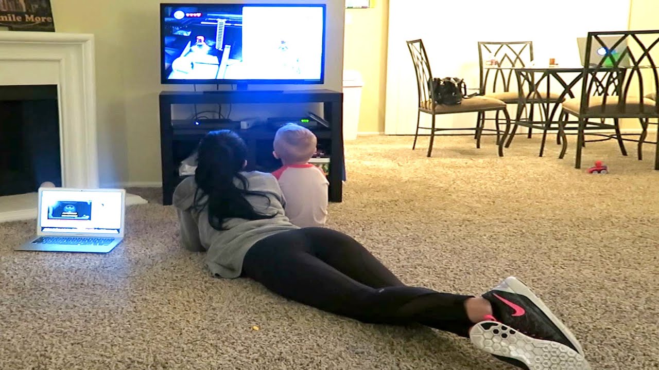 SHE'S A GAMER CHICK!! - YouTube