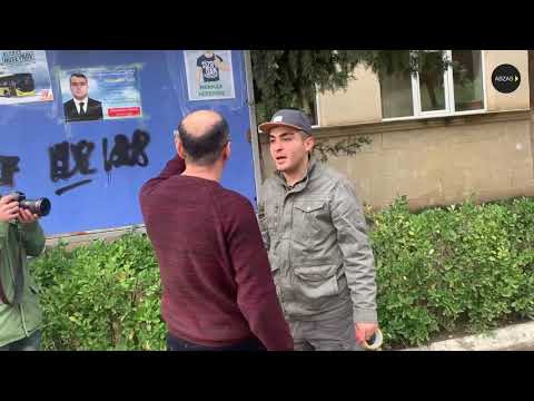 Məktəb direktoru Mehman Hüseynovun təbliğatına mane olub, onu məktəbə salıb qapını bağladı