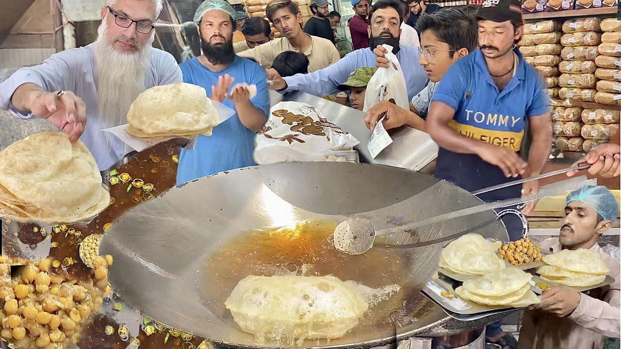 BEST HALWA PURI Of SARGODHA | 67 Years old Moti Choor Halwa Poori Desi ...