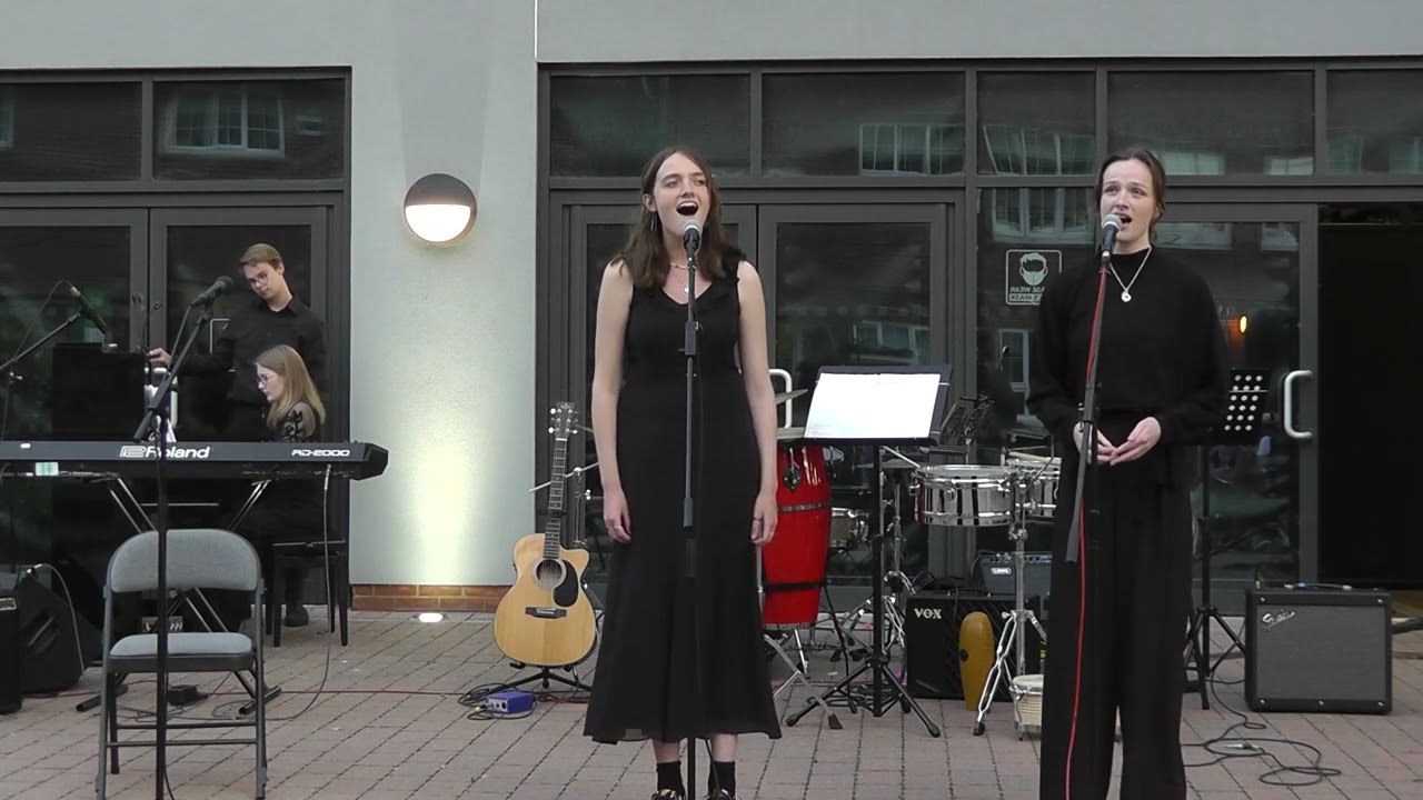 28 Lily Hodge, Lily Ellis, Jessica Ruddock Flight - YouTube