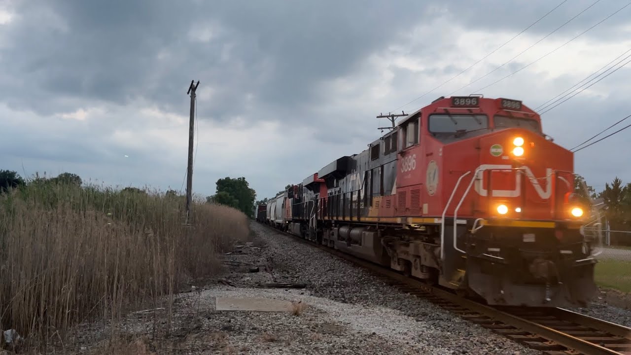CN #’s 3896 (ES44AC) & 2313 (ES44DC) lead CN M384 north through Trenton, MI (7/24/22) - YouTube