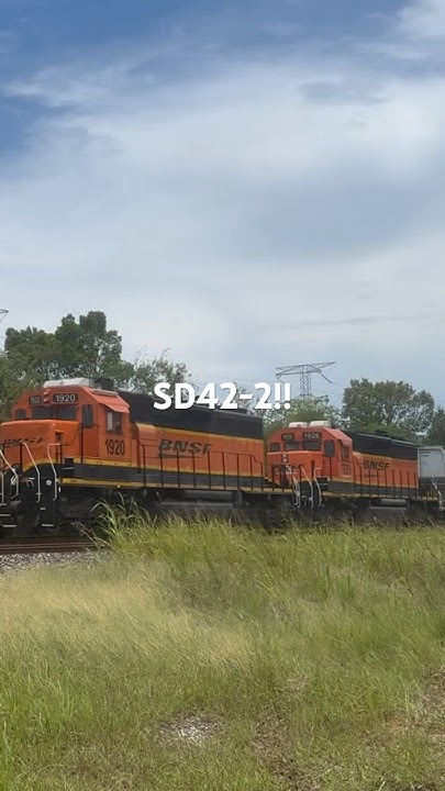 BNSF HDYGAL leads two SD40s - YouTube