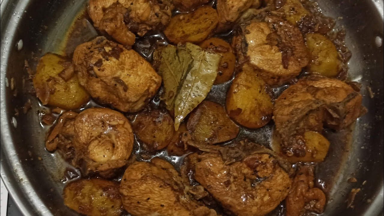 Chicken Adobo with Potatoes | Classic Filipino Adobo Recipe (Easy ...