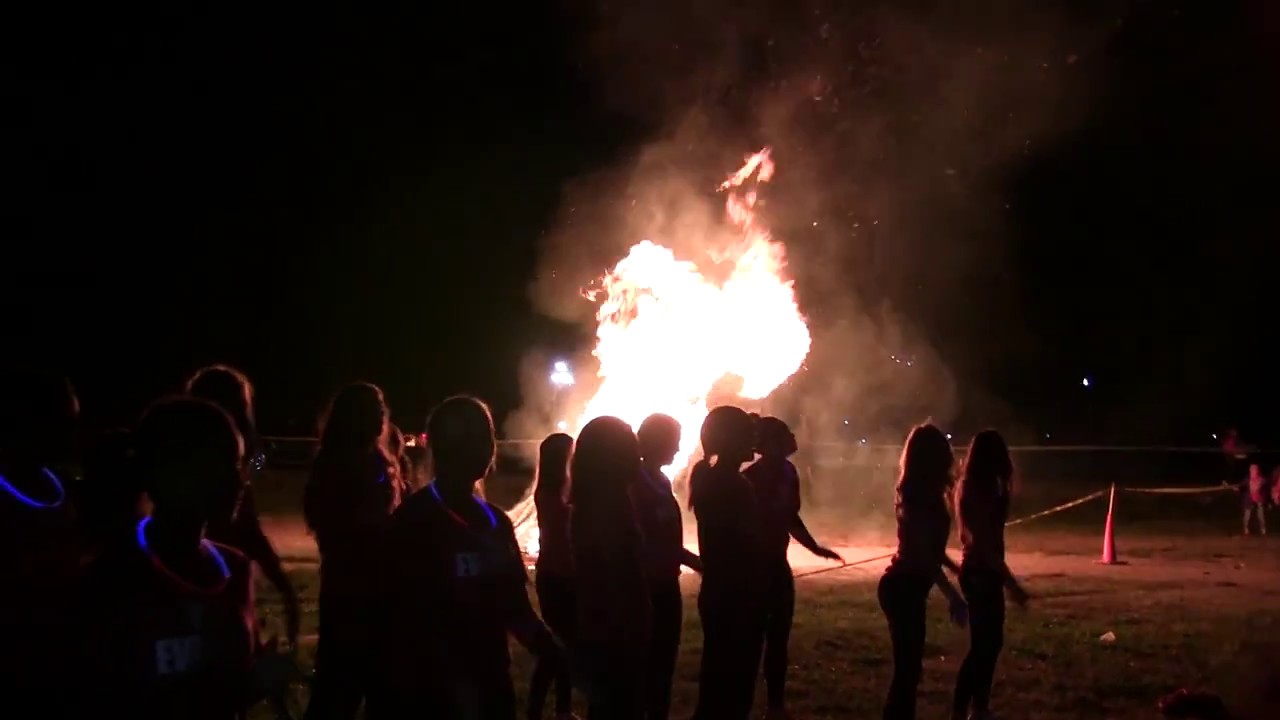 Bonfire Football Homecoming 2017 - YouTube