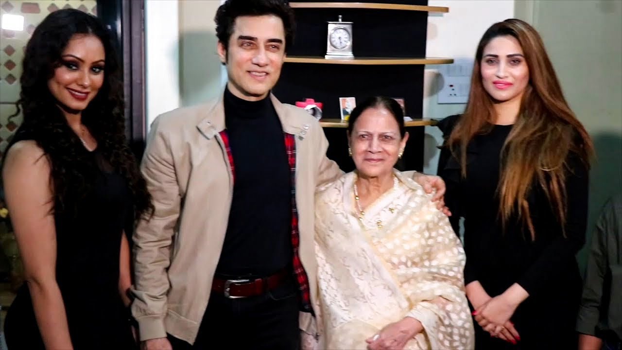 Aamir Khan's Brother Faisal Khan With His Mother | Wife, Father, Sister ...