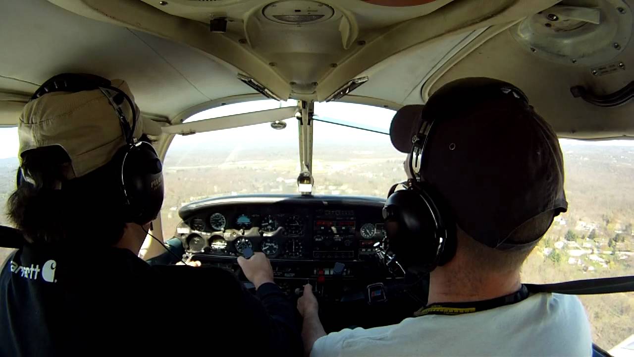 Landing at Poughkeepsie's Dutchess County Airport (KPOU) Runway 33 on a ...