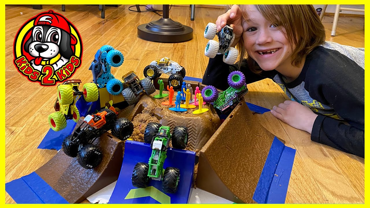 Monster Jam Toy Trucks - TRAINING TRUCKS Monster Dirt DIY STADIUM ...