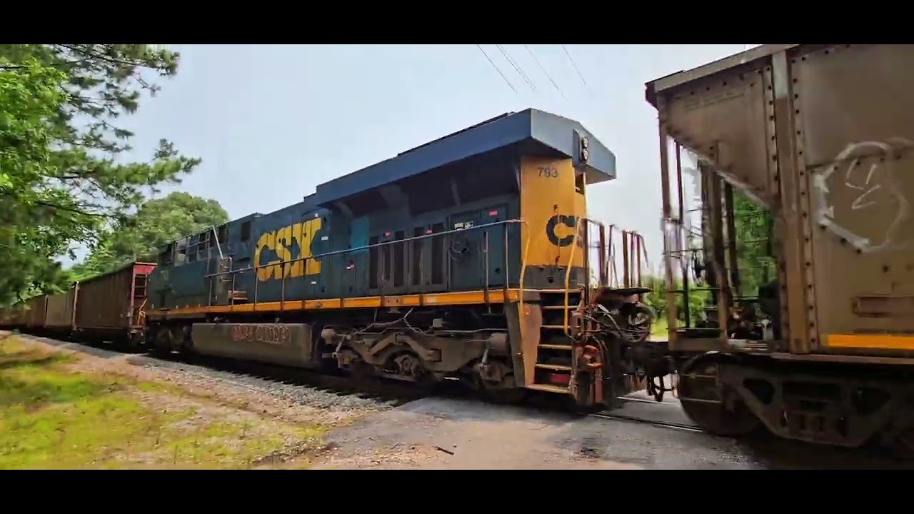 CSX C321 Loaded Coal Train Greenwood, SC w/mid-train DPU - YouTube