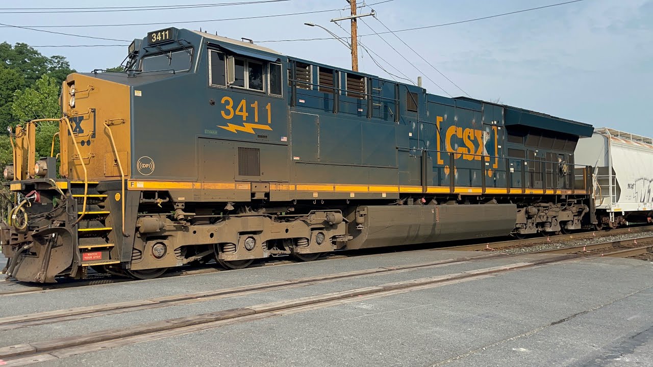 GIANT M364 From Avon, IN W/ 608 Axles Thru Voorheesville - YouTube