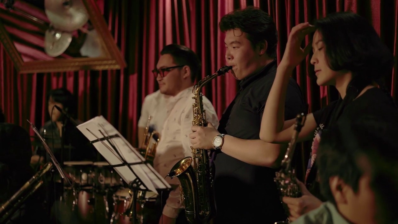 Schalk Joubert live at Fat Cat Jazz Club Ulaanbaatar - Tsakwe - YouTube