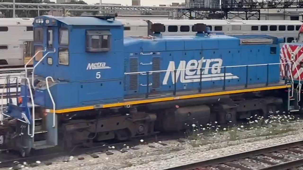 Metra Yard, FEC and CP, watch till the end. - YouTube