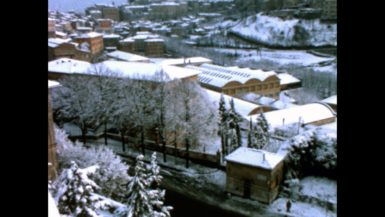 Perugia - quartiere Elce sotto la neve | Filmato amatoriale (anni 60°) - YouTube