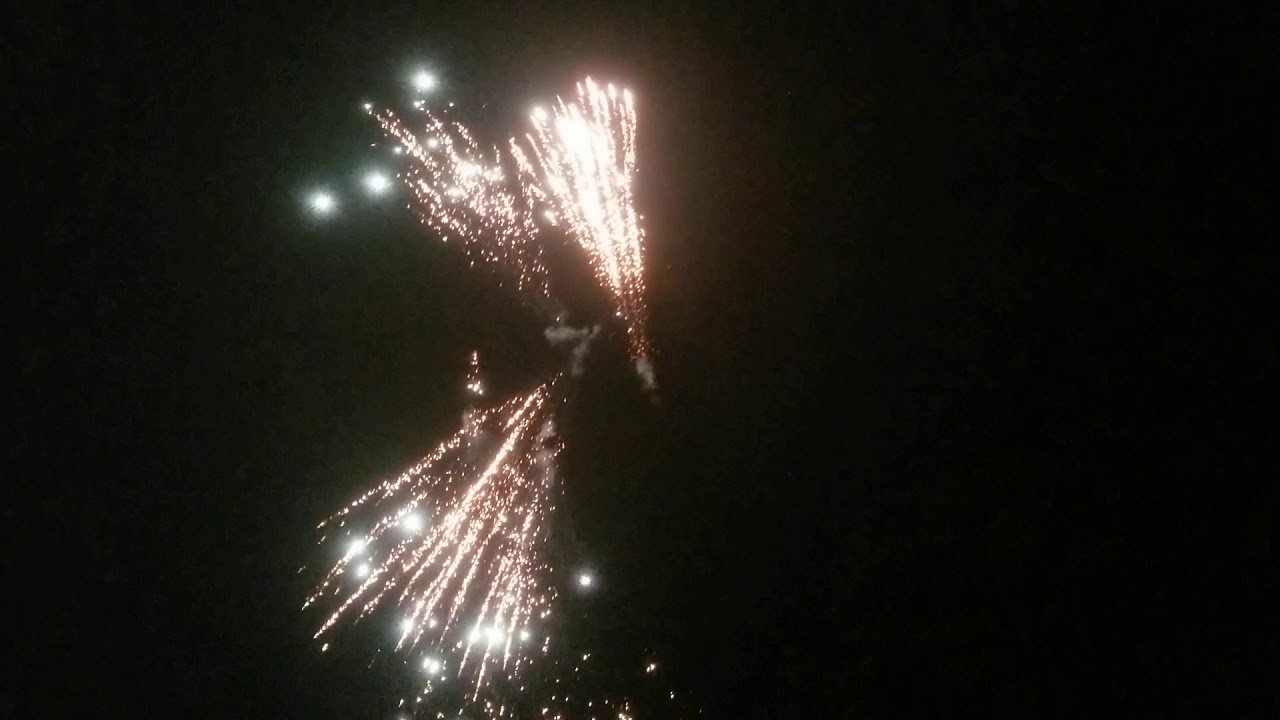 Top Maverick - 200g - Winda Fireworks - YouTube