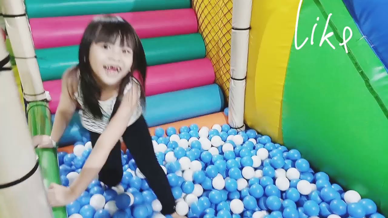 Kids Playground inflatable slides - Anak bermain mandi bola & balon ...