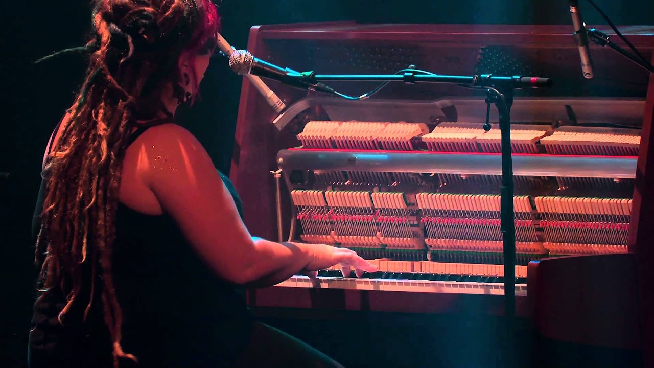 SARAH McCOY - Live @ Blues sur Seine - extrait - YouTube