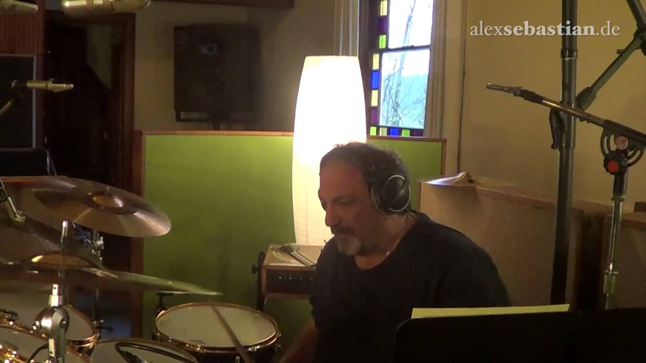Recording drums with Jerry Marotta - YouTube