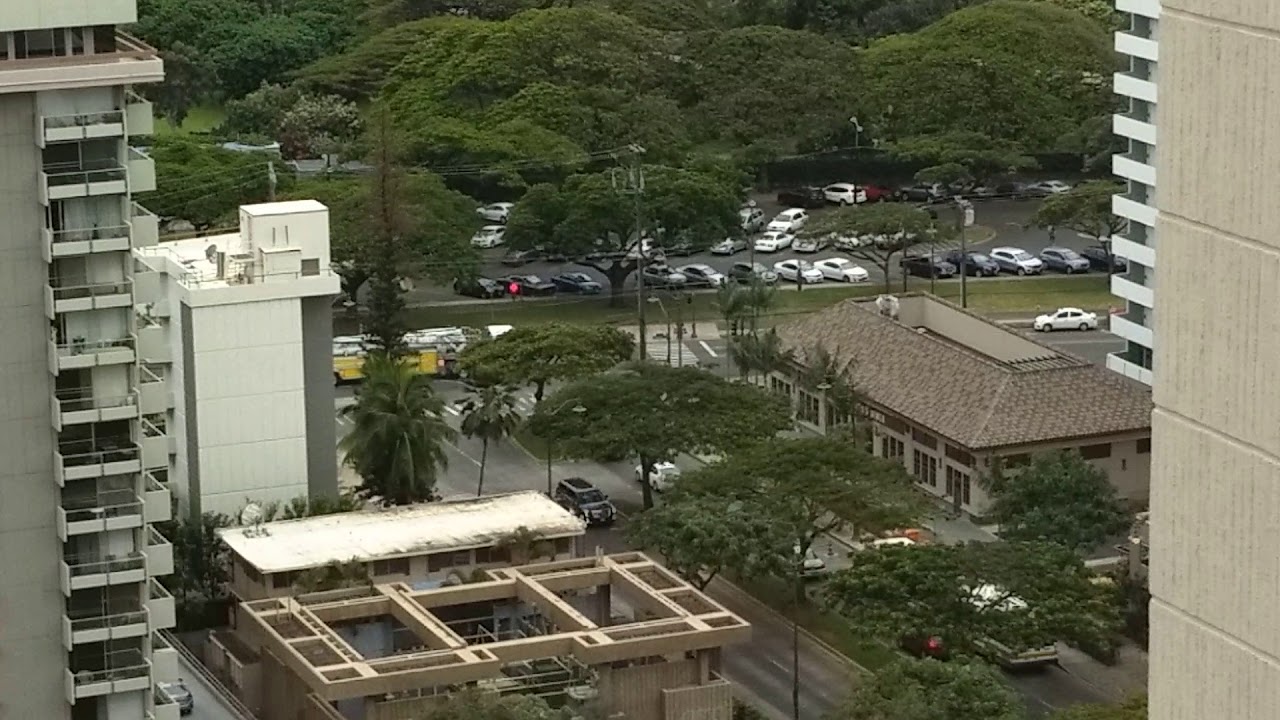 Honolulu Fire Department Tiller 7 Responding to an Alarm (Part 1 of 2 ...