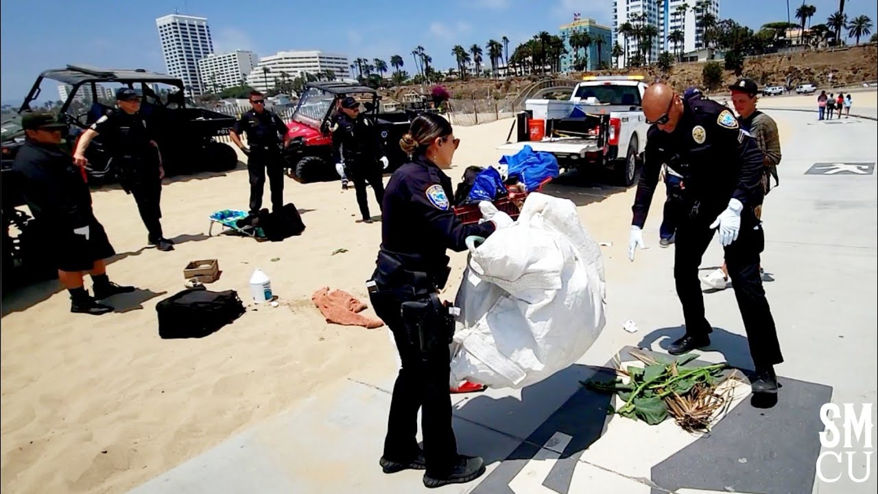 Police Clean-up Homeless Encampment at Santa Monica Beach - YouTube