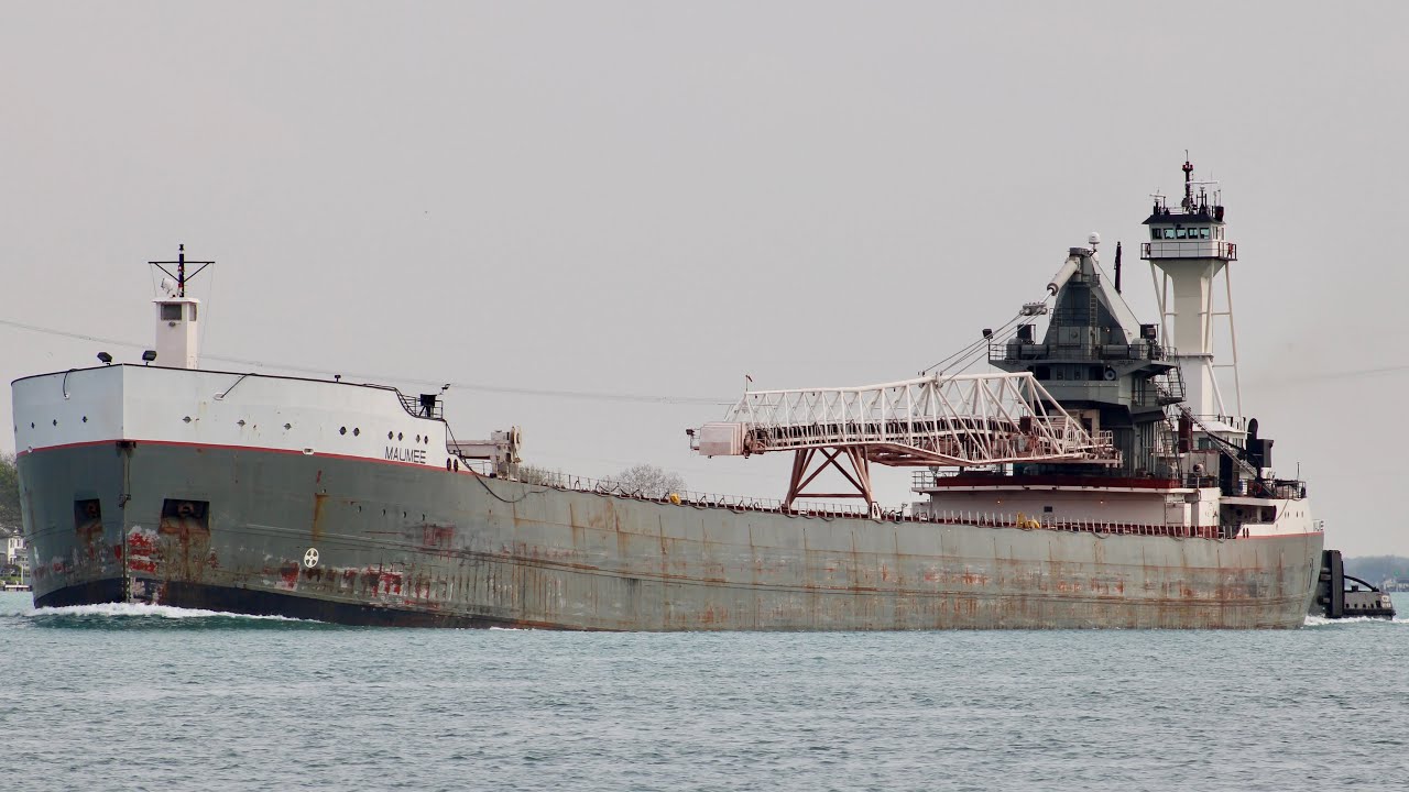 Tug/Barge Victory And Maumee Salute - YouTube