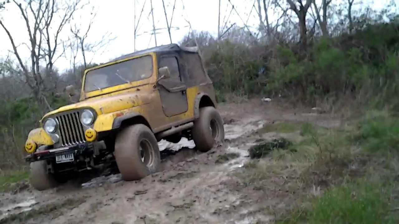 1983 cj7 jeep mudding - YouTube