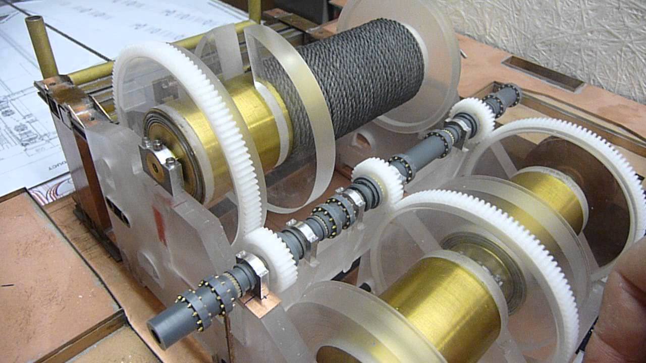 AHT Winch Maersk Topper, The main drive shaft working - YouTube