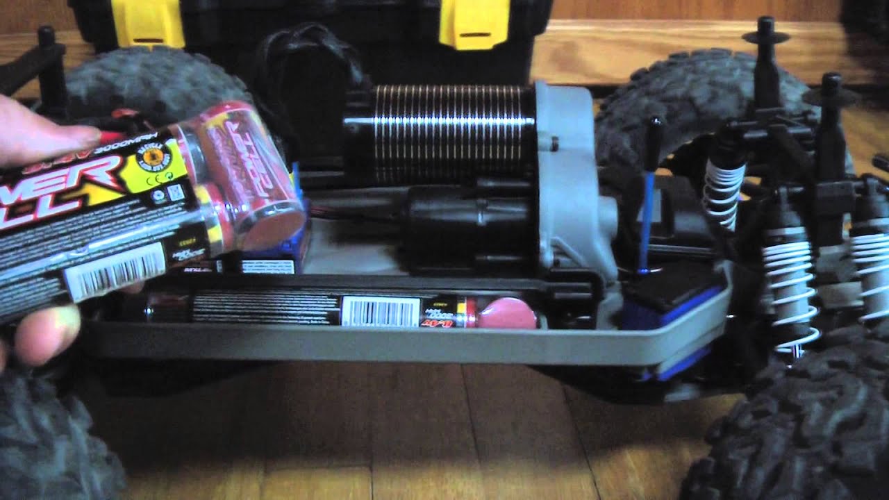 Traxxas E-Maxx first look and review - YouTube