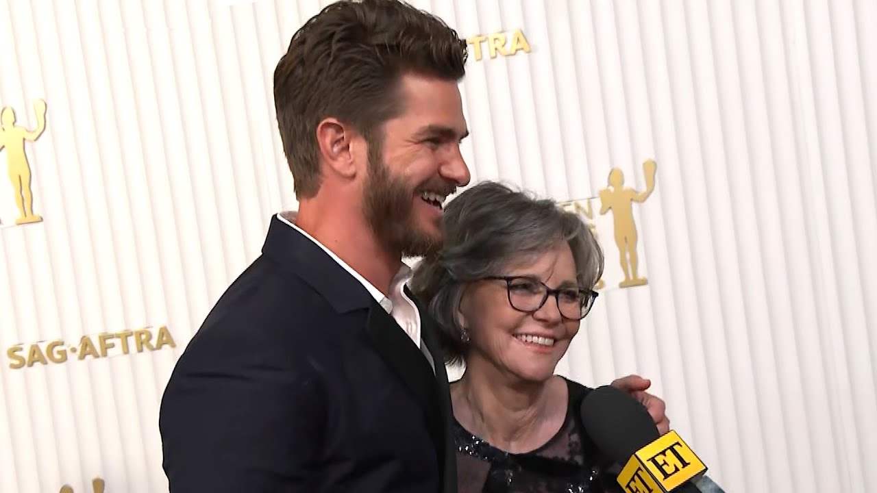 Andrew Garfield CRASHES Sally Field’s SAG Awards Interview (Exclusive ...