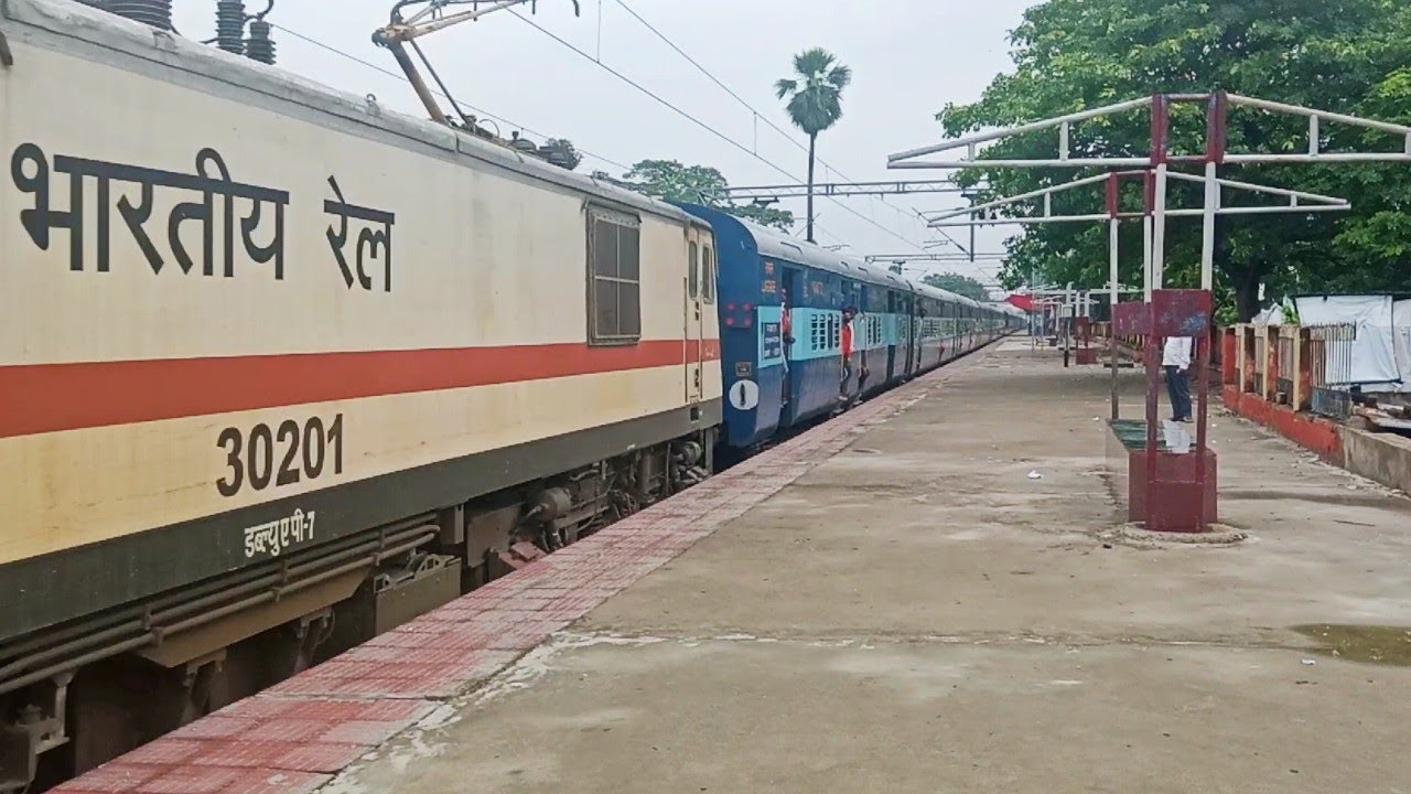 Shramjeevi Express 12391 Rajgir to New Delhi accelerating after ...