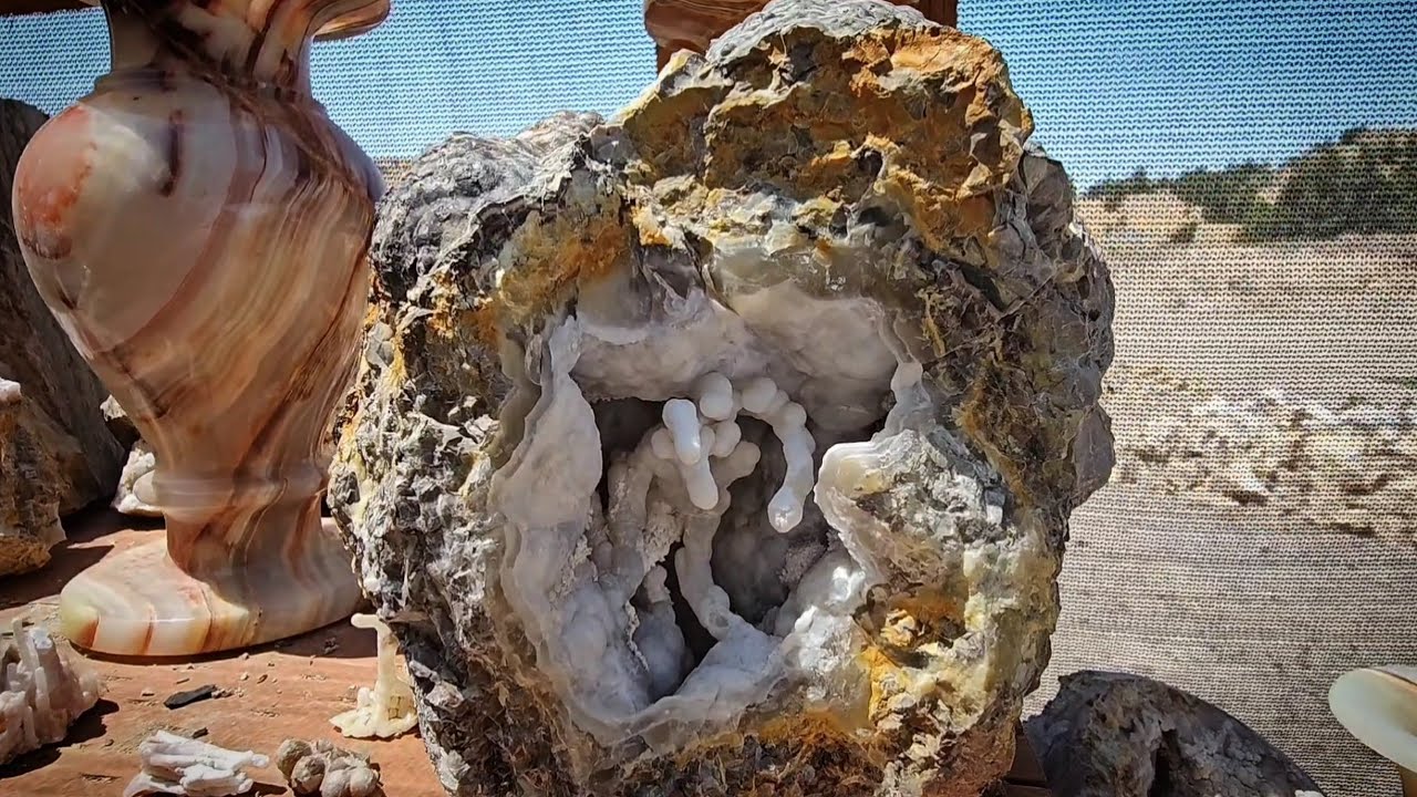 The Polka Dot Agate Mine. Canyon Rim Thundereggs and Agate Galore ...