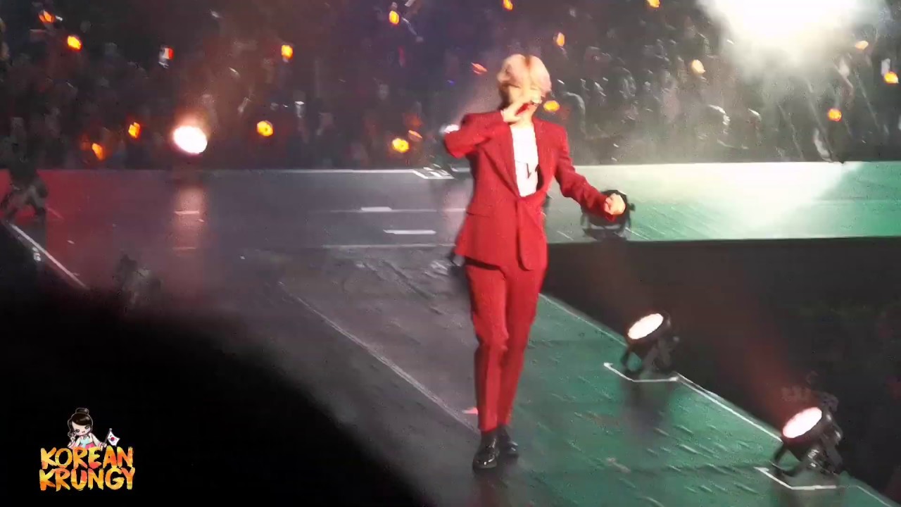 [20190824] EXO 엑소 - POWER + EXO SIGNS BALLS AND THROWS TO THE CROWD ...