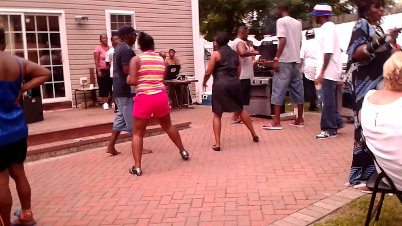 Cookout bad chick dancing - YouTube