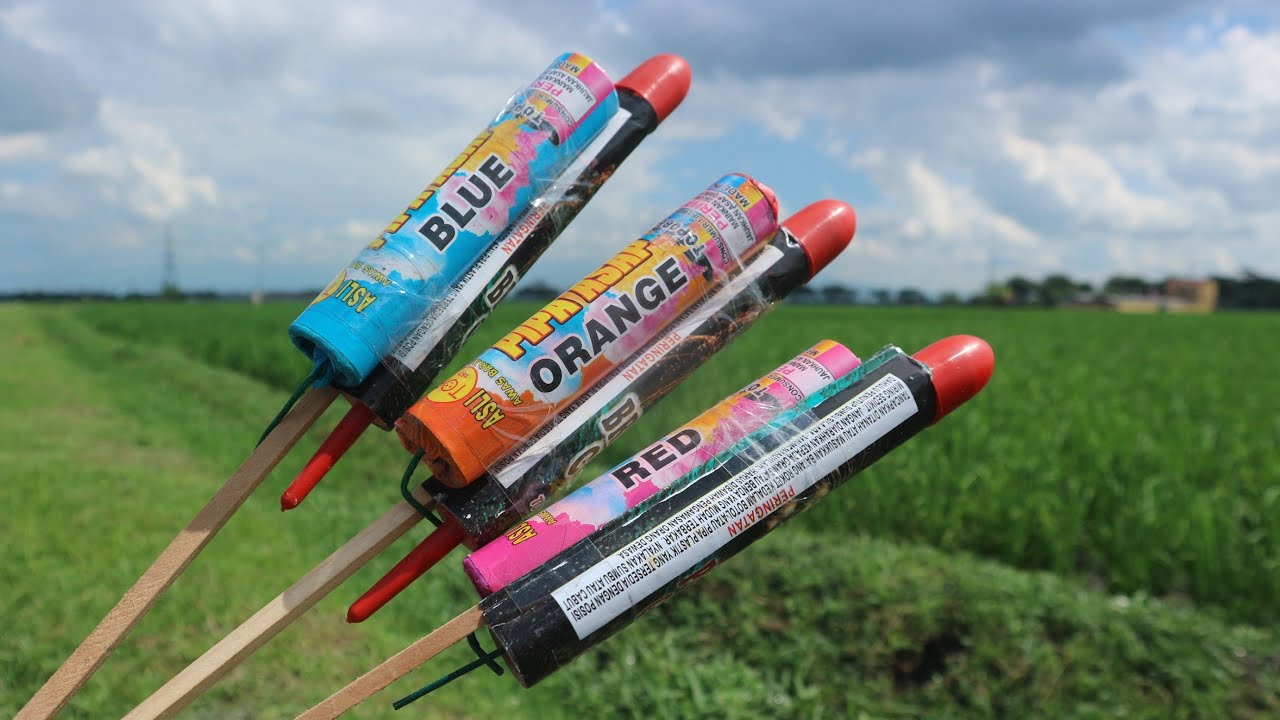 NGABUBURIT NYUMET MERCON ROKET JUMBO DENGAN SMOKE B0MB KEREN!!! - YouTube