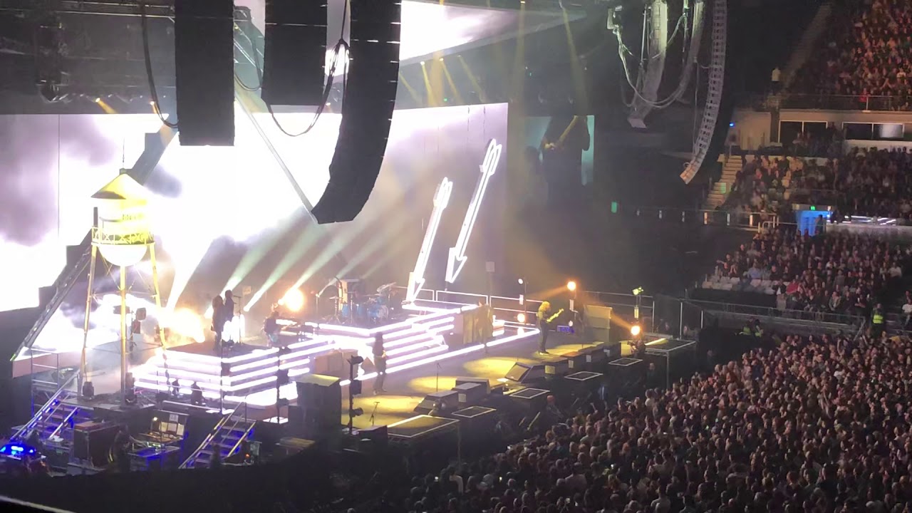 The Killers - Start of Concert/Wonderful Wonderful (Live Hisense Arena ...