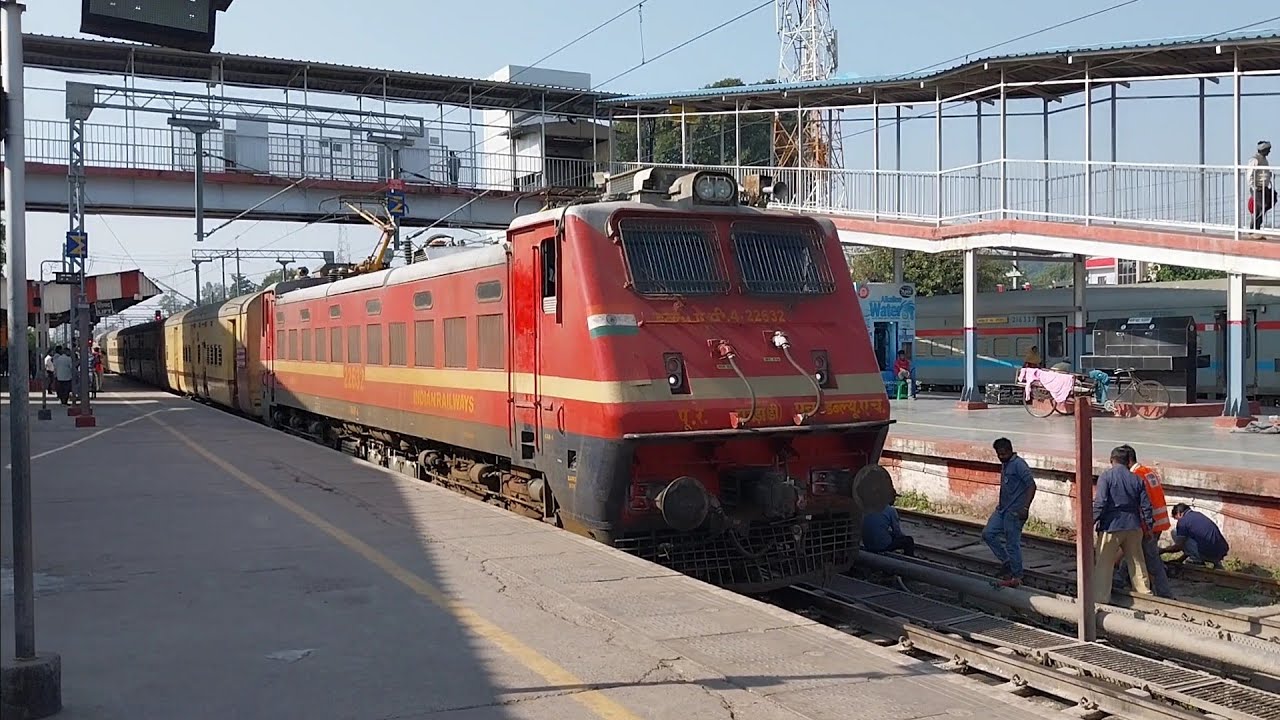 Yognagri Express arriving Haridwar station #yognagririshikesh #haridwar ...