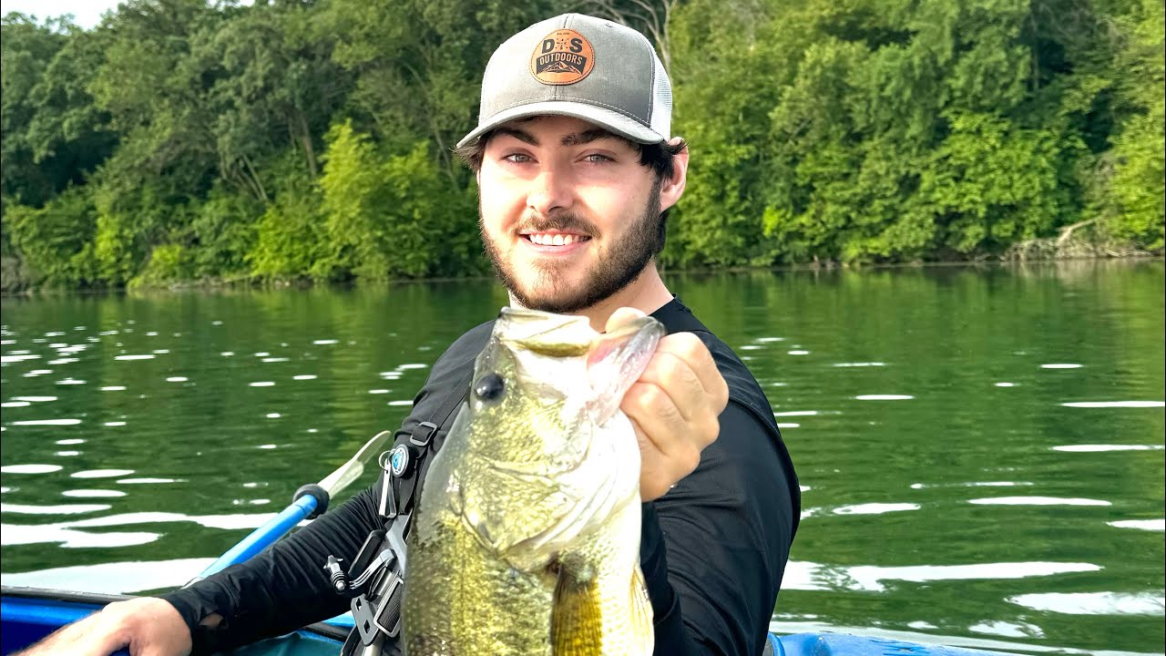 Catching Big Largemouth Bass in Kayaks - YouTube