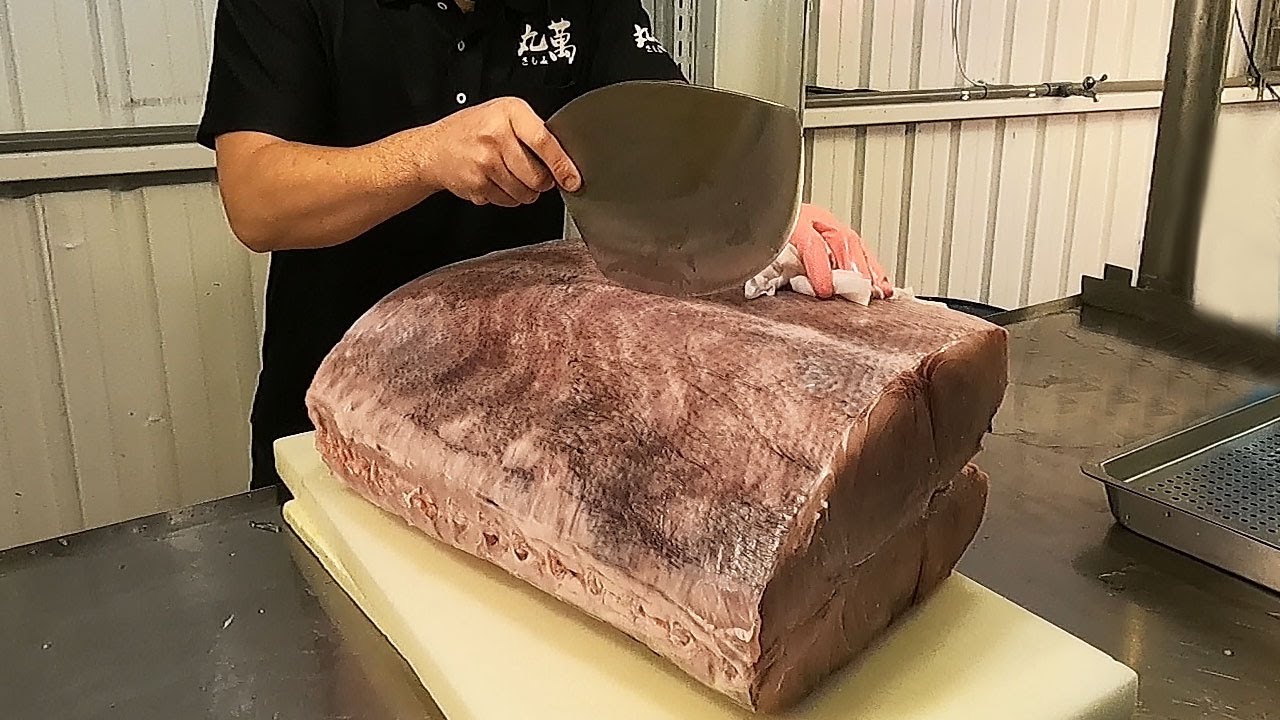 How to Cut Giant Marlin Fish for Sashimi - Taiwanese Street Food - YouTube