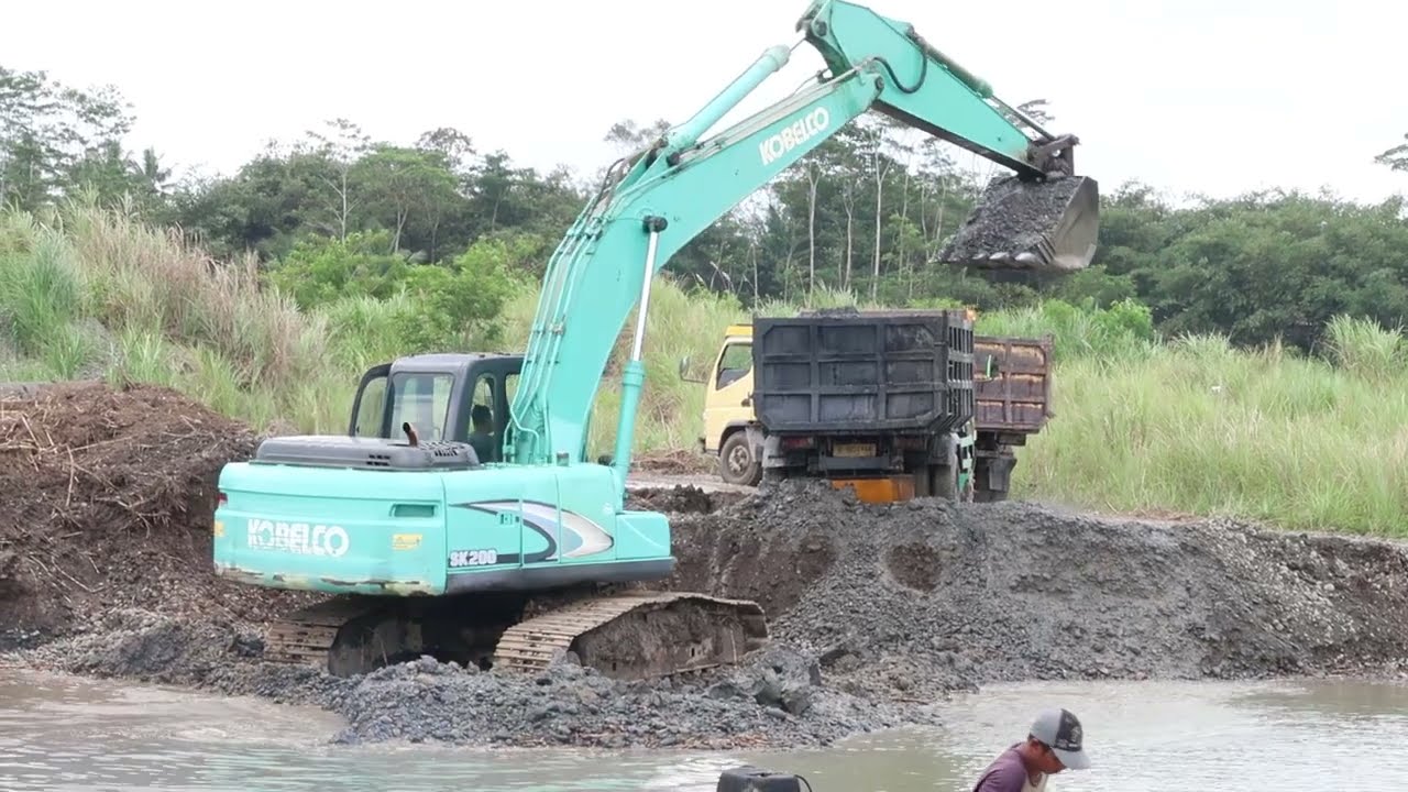 BEKO EXCAVATOR KOBELCO SK200 EXCAVATOR BESAR MAINAN EXCAVATOR EXCAVATOR ...