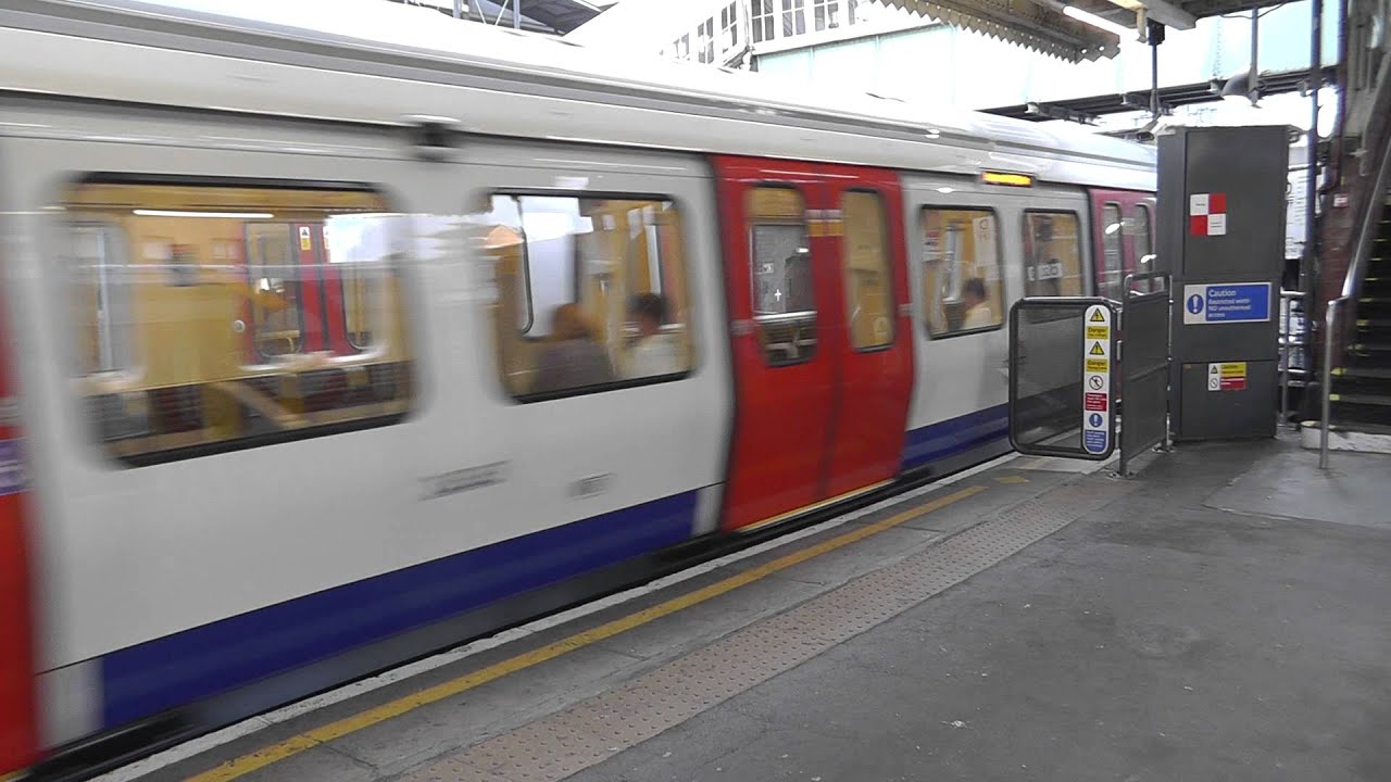 Hammersmith & City Line S7 Stock 21343 Departing Hammersmith - YouTube