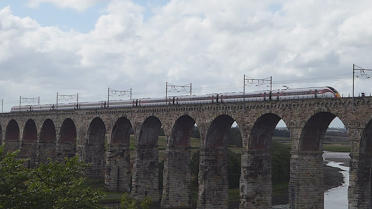 LNER 'Azuma' crosses the Royal Border Bridge (20/8/20) - YouTube