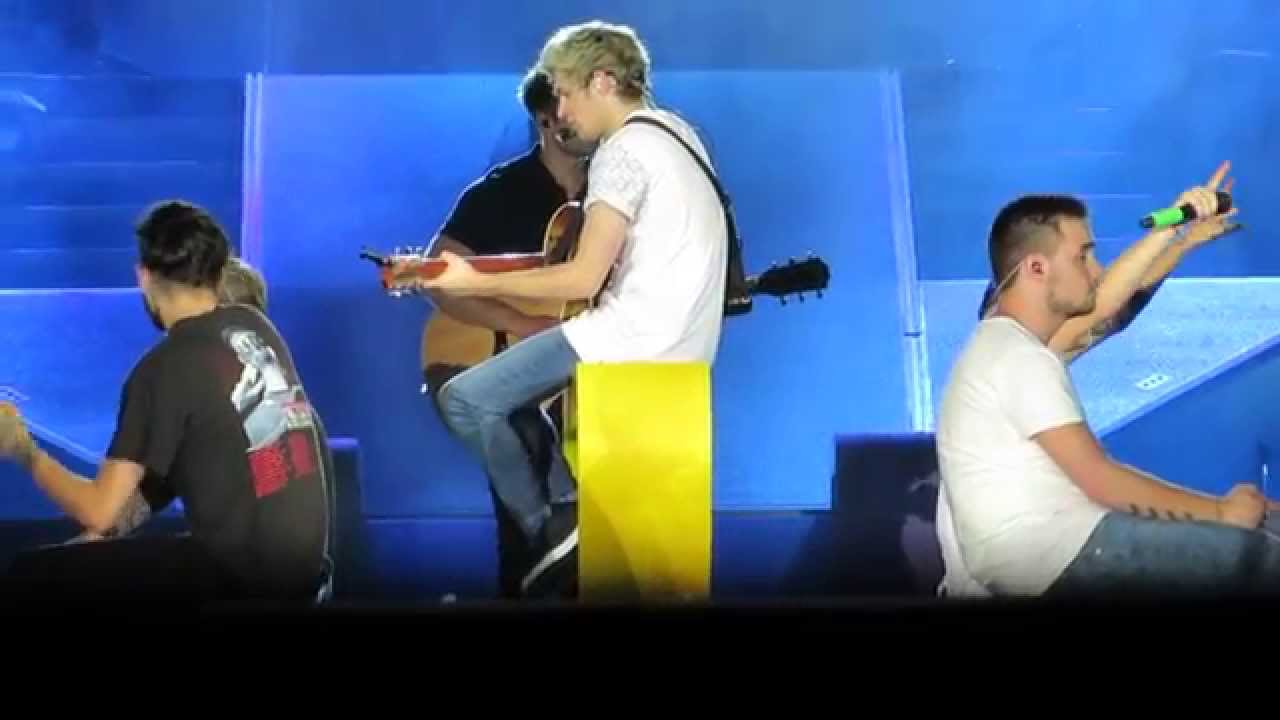 One Direction - OTRA Sydney 8 February 2015 – Little Things (Front Row ...