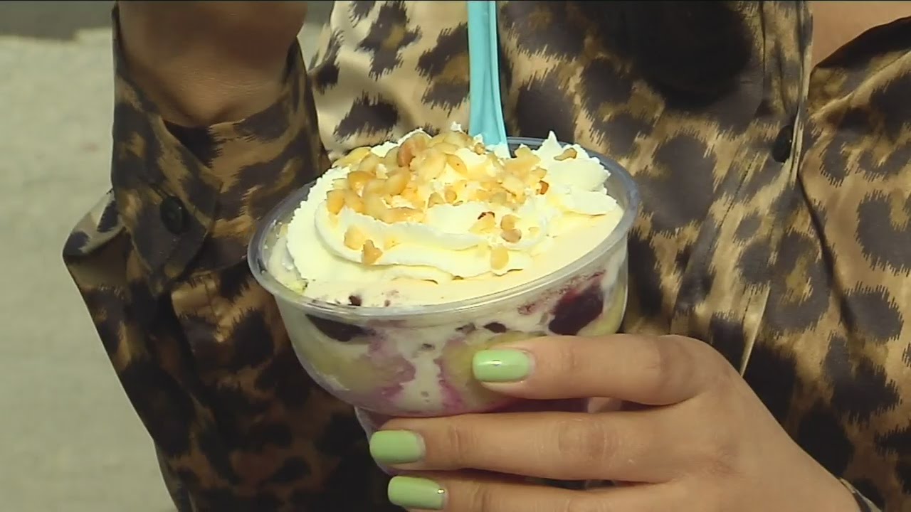 State Fair food vendors vie for "Sporkie" trophy - YouTube