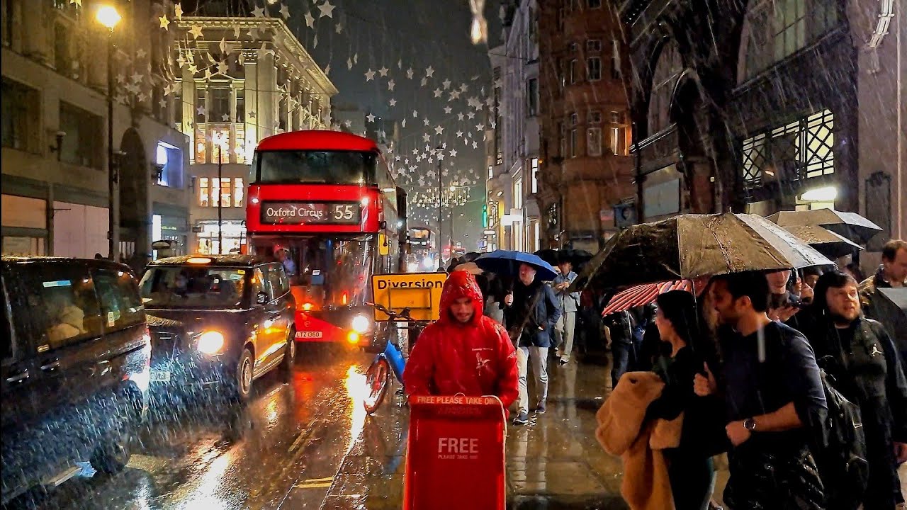London Rain Oxford Street - People Watching | 4K London Raining Night ...