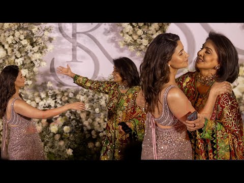 When Alia Bhatt HUG and KISS Neetu Kapoor at Sidkiara Wedding Reception | Saas - Bahu Cutest Moment