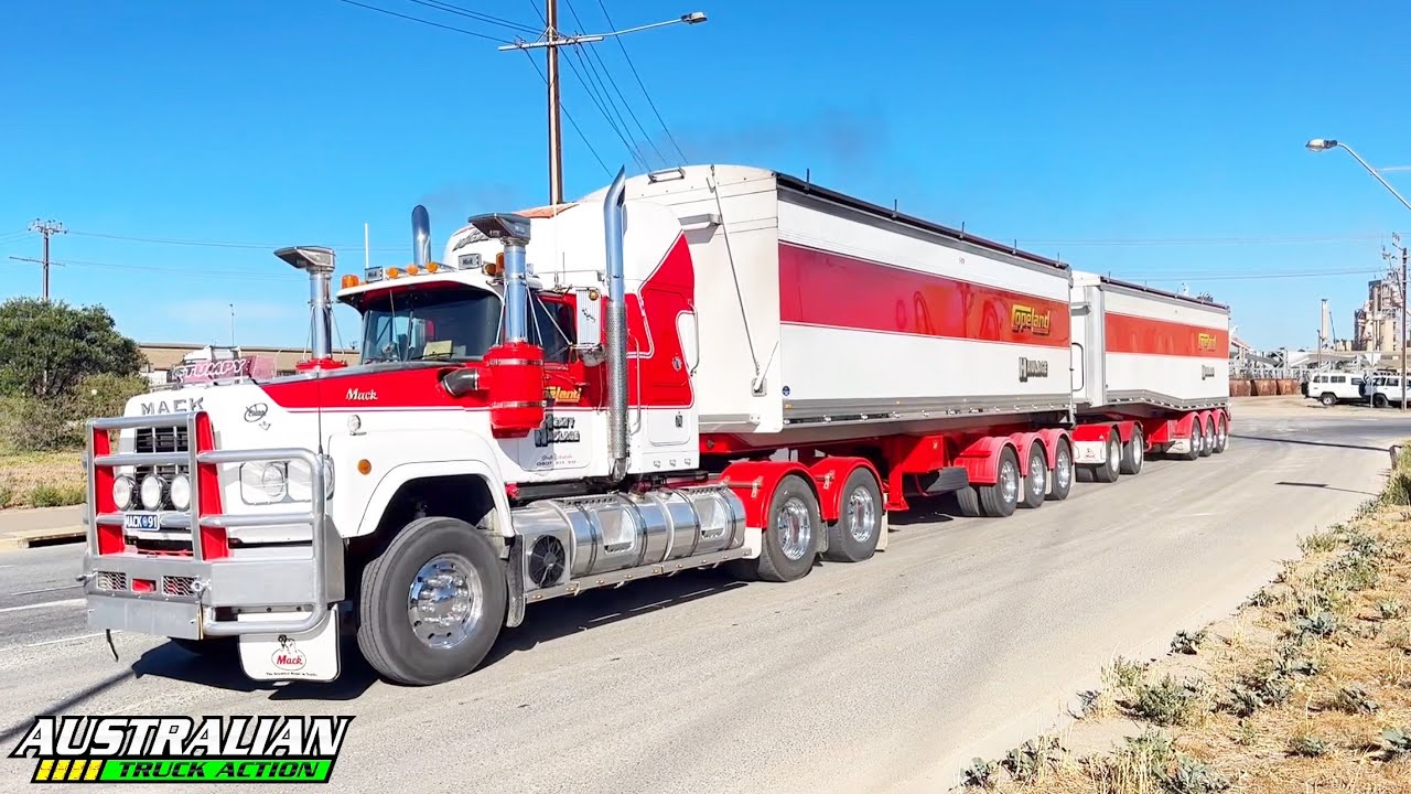V8 Mack Value-Liner grain truck accelerating - YouTube