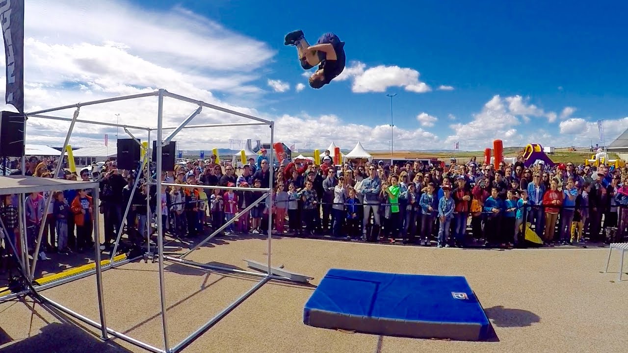Spectacle - Show / Freerunning - Parkour - YouTube