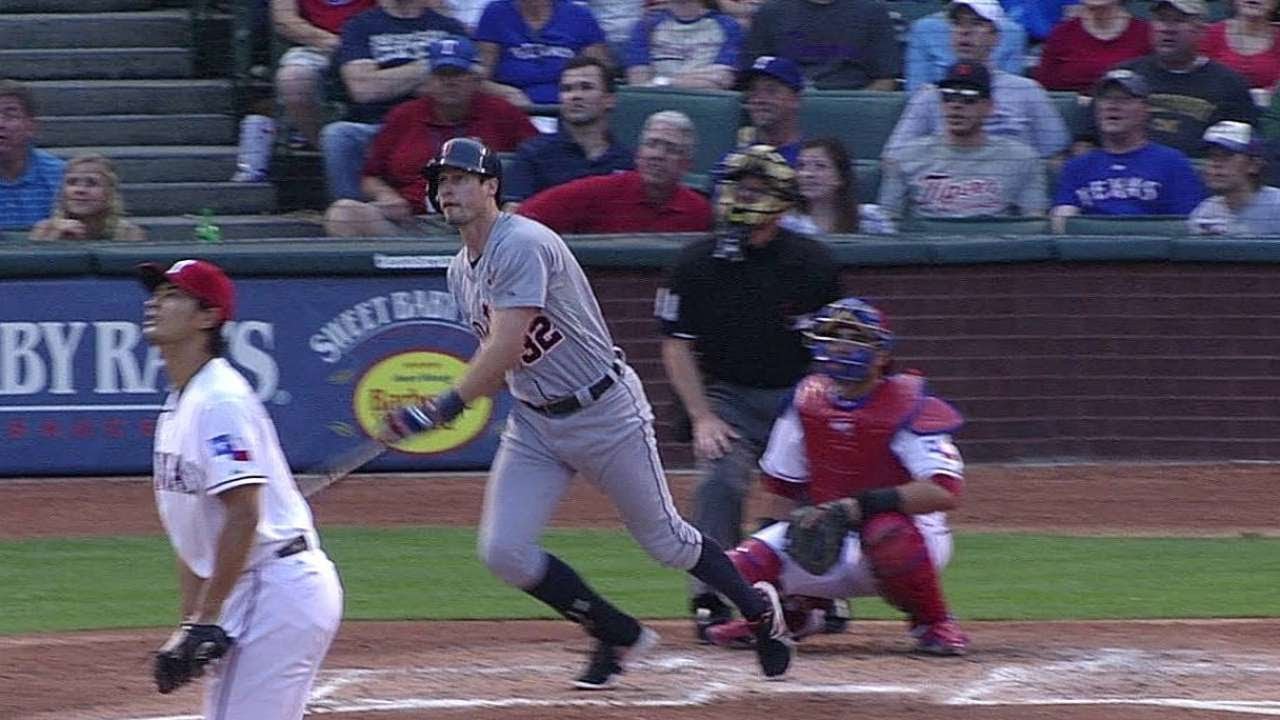 DET@TEX: Kelly hits a home run to right in the third - YouTube