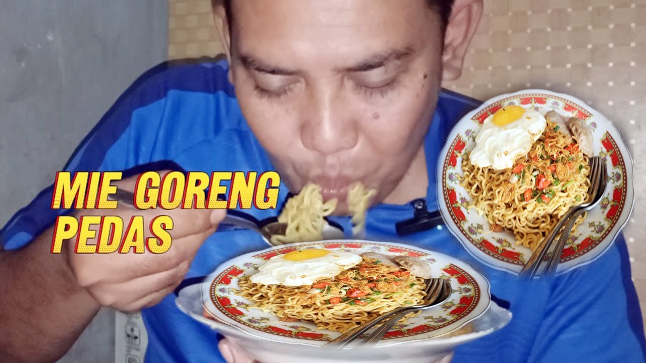 EAT INDOMIE EGG FRIED NOODLES! Eating Show, MIE GORENG PEDAS - YouTube