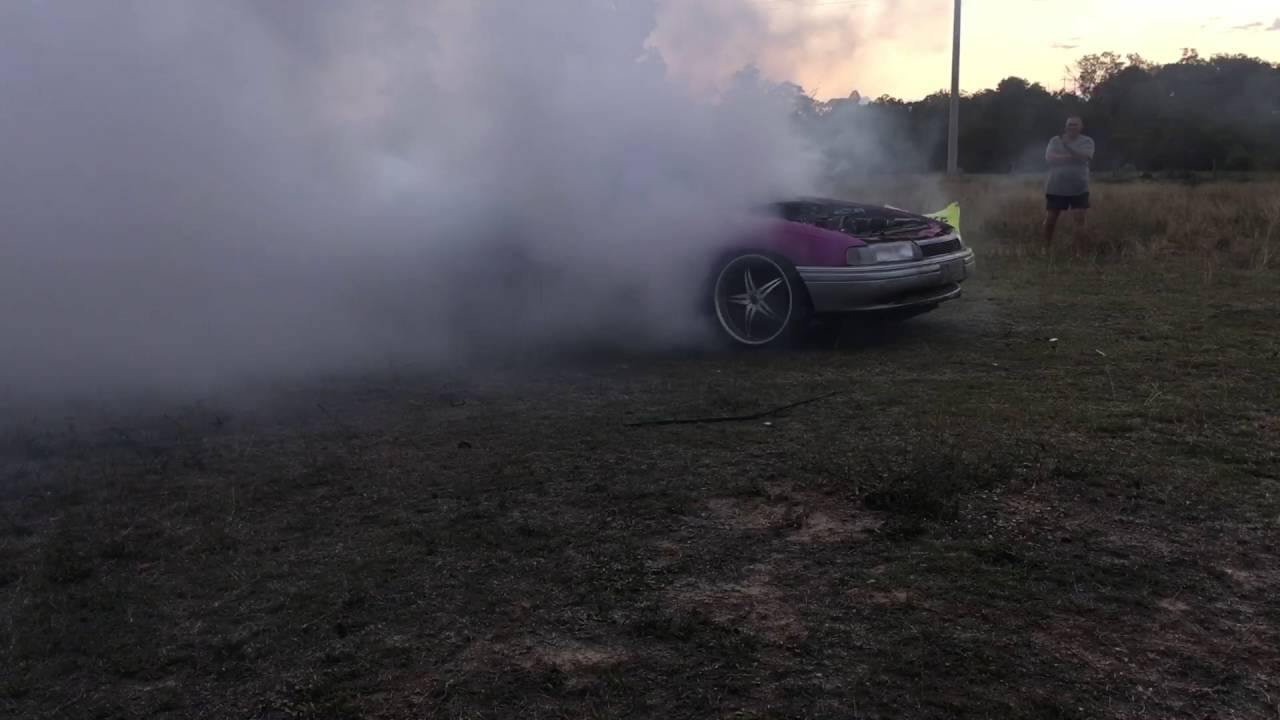 Holden commodore vn skids - YouTube
