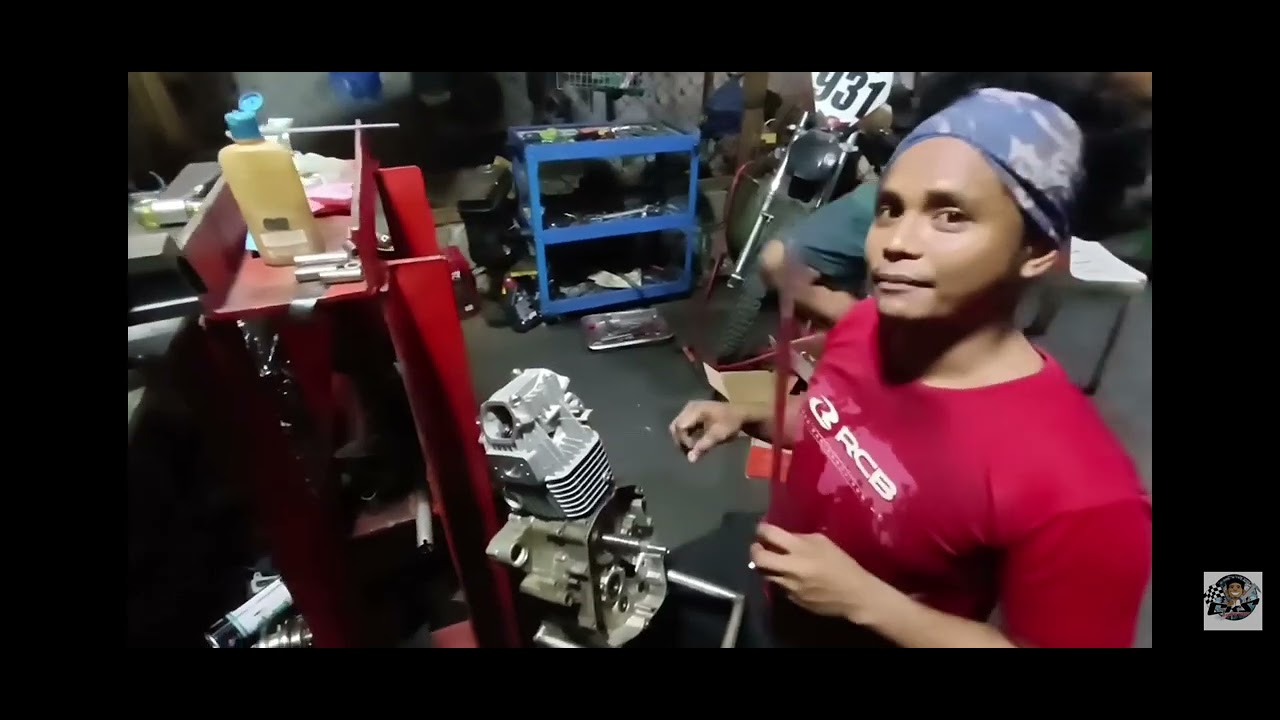 xrm 4 valves build with Precision sizes and clearance - YouTube