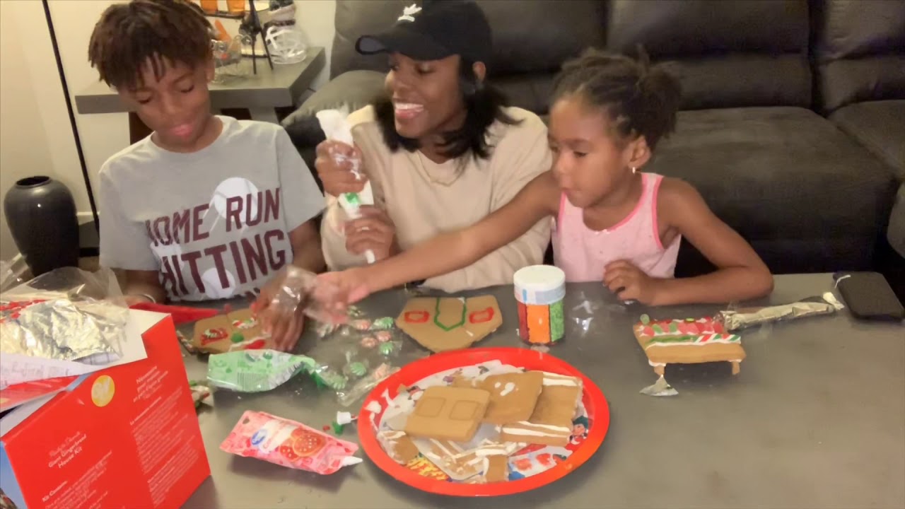 The gingerbread house DISASTER🤭😧🤯🤣 - YouTube